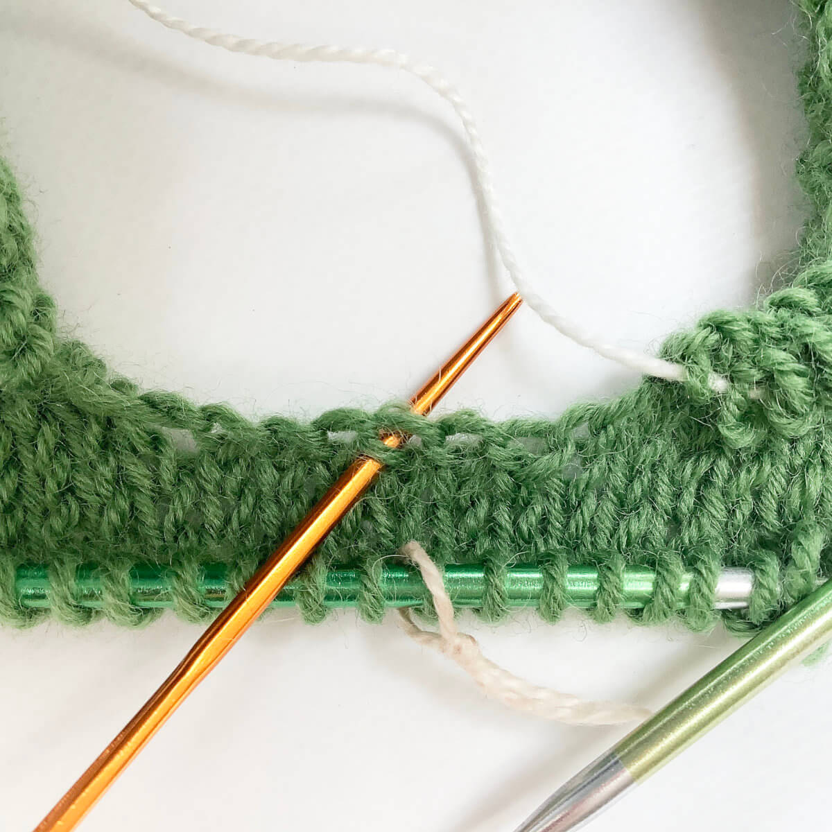 tutorial – casting on at the underarm for garments - La Visch Designs