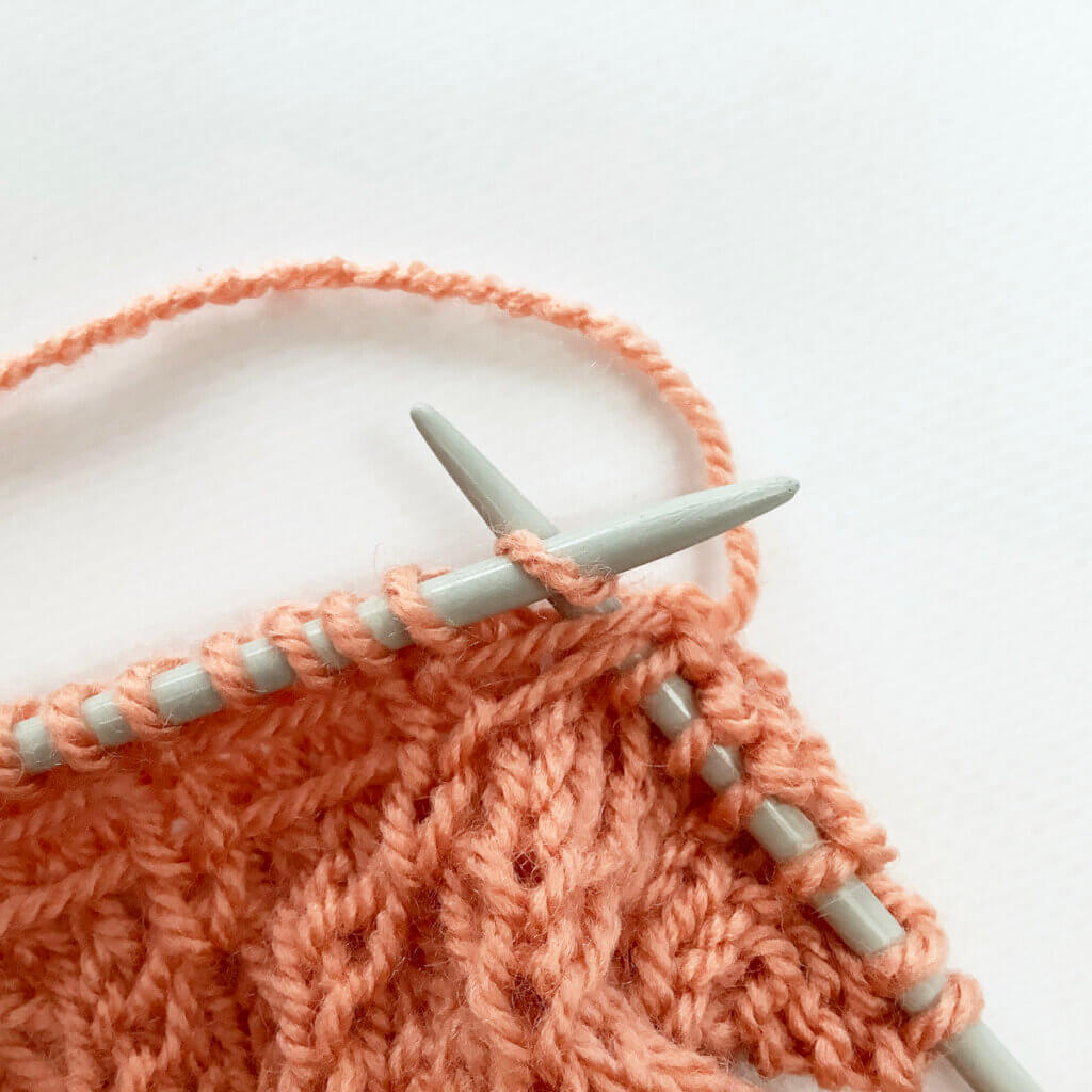 tutorial – working the knit 1 under loose strands (k1 uls) stitch - La ...