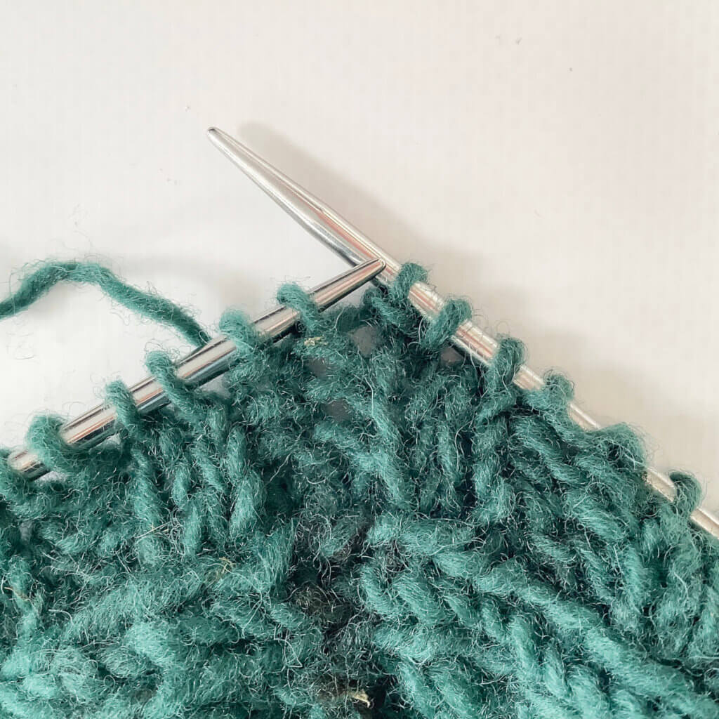tutorial - two-stitch buttonhole in 2x2 rib - La Visch Designs