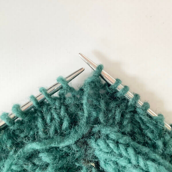 tutorial - two-stitch buttonhole in 2x2 rib - La Visch Designs
