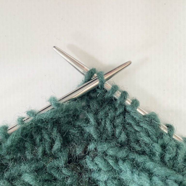 tutorial - two-stitch buttonhole in 2x2 rib - La Visch Designs