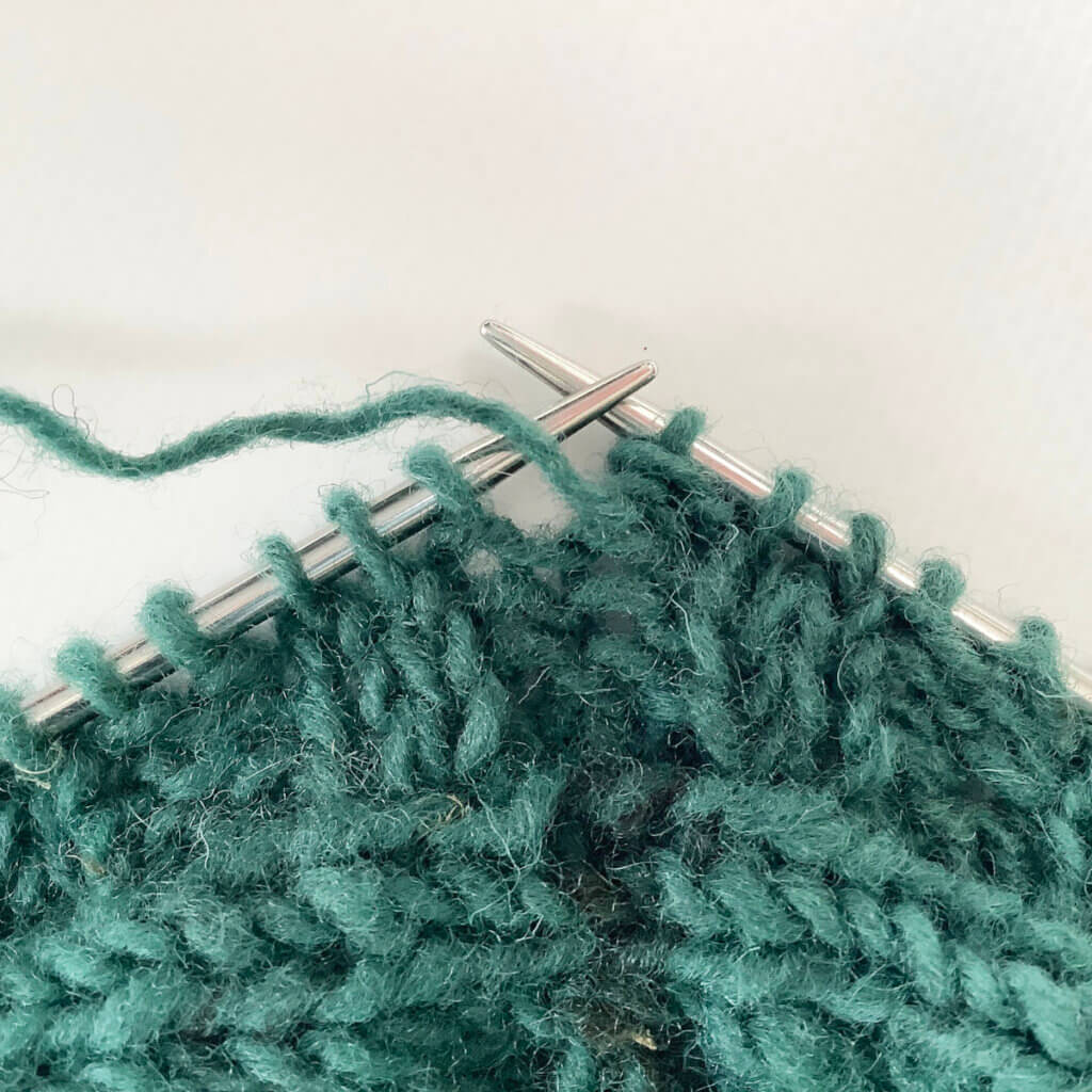 tutorial - two-stitch buttonhole in 2x2 rib - La Visch Designs
