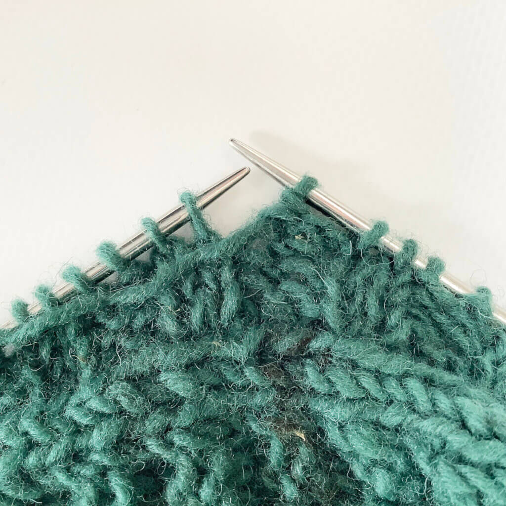 tutorial - two-stitch buttonhole in 2x2 rib - La Visch Designs