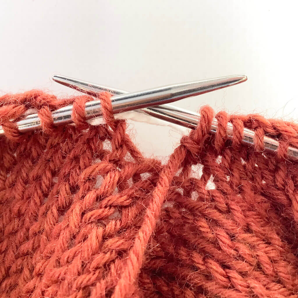 tutorial - avoiding holes at the underarm with top-down sweaters - La ...