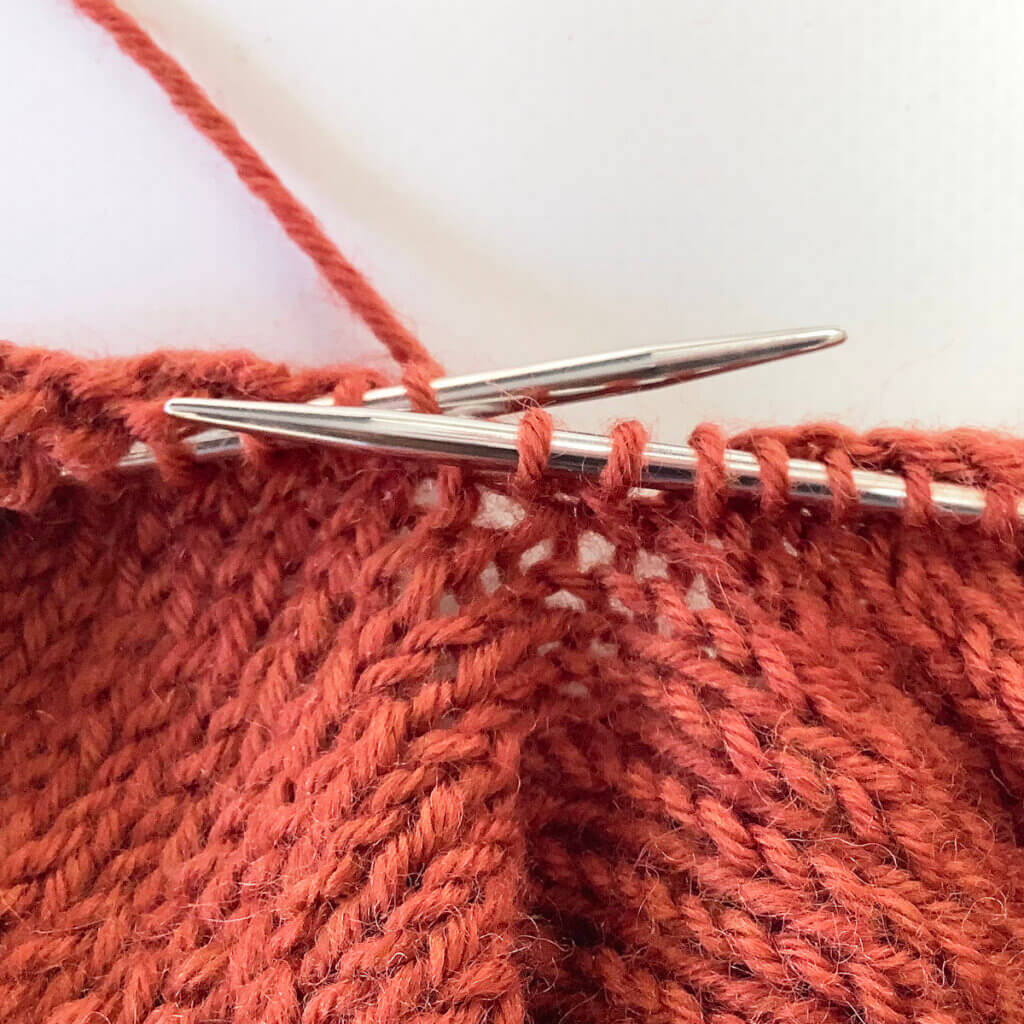 tutorial - avoiding holes at the underarm with top-down sweaters - La ...