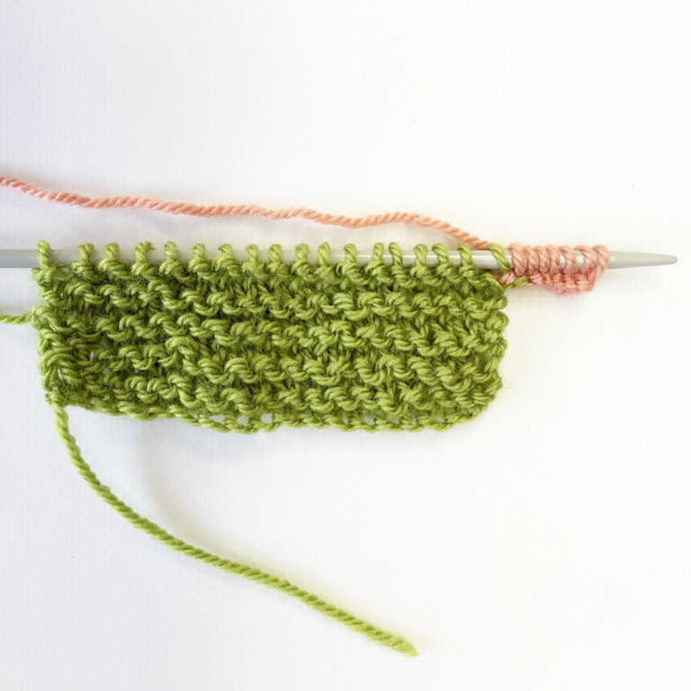 tutorial - working a cabled bind-off - La Visch Designs