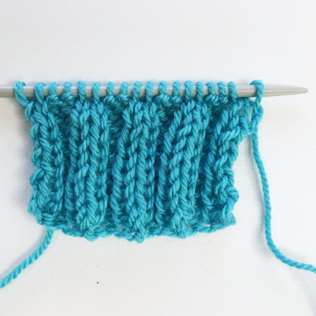 stitch pattern - working a Vikkel or Estonian braid - La Visch Designs