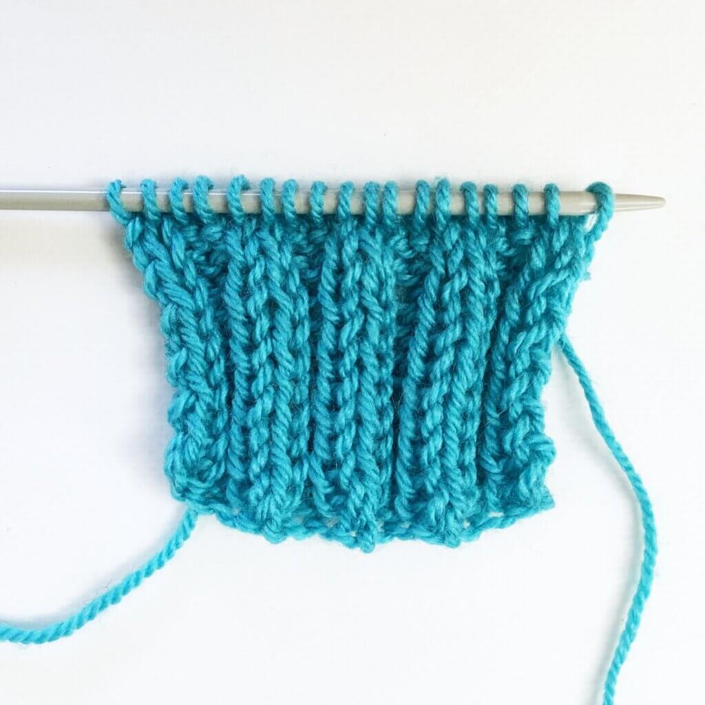 stitch pattern - working a Vikkel or Estonian braid - La Visch Designs