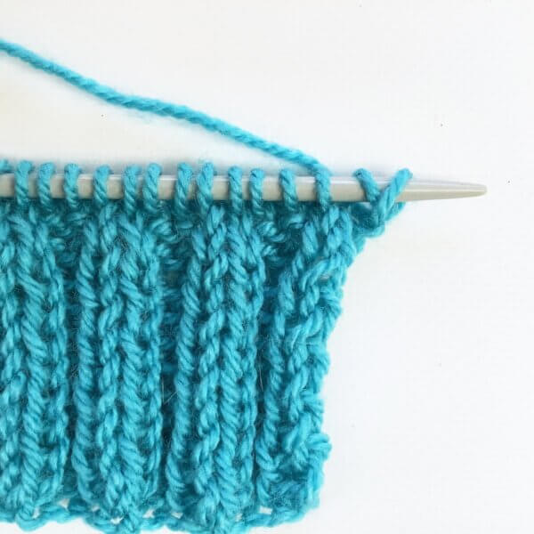 stitch pattern - working a Vikkel or Estonian braid - La Visch Designs