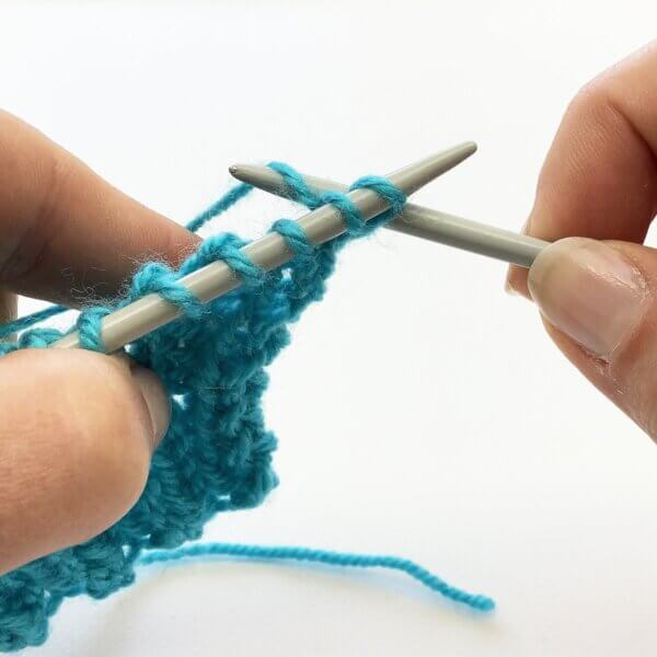 stitch pattern - working a Vikkel or Estonian braid - La Visch Designs