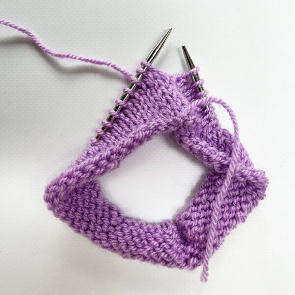 stitch pattern - working a Vikkel braid in the round - La Visch Designs