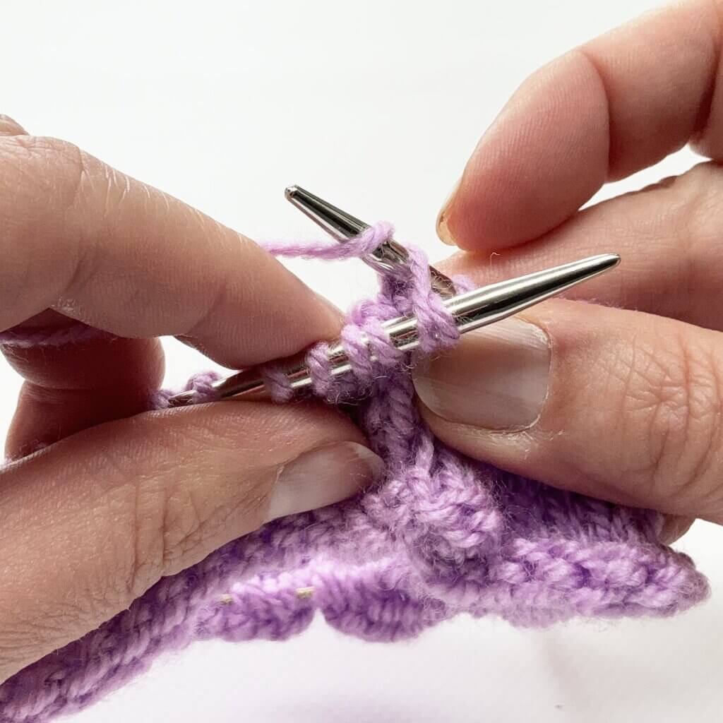 stitch pattern - working a Vikkel braid in the round - La Visch Designs