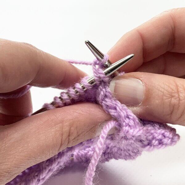 stitch pattern - working a Vikkel braid in the round - La Visch Designs