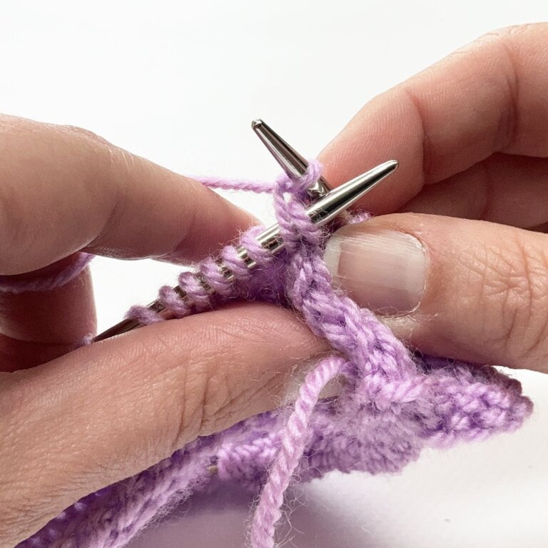 stitch pattern - working a Vikkel braid in the round - La Visch Designs