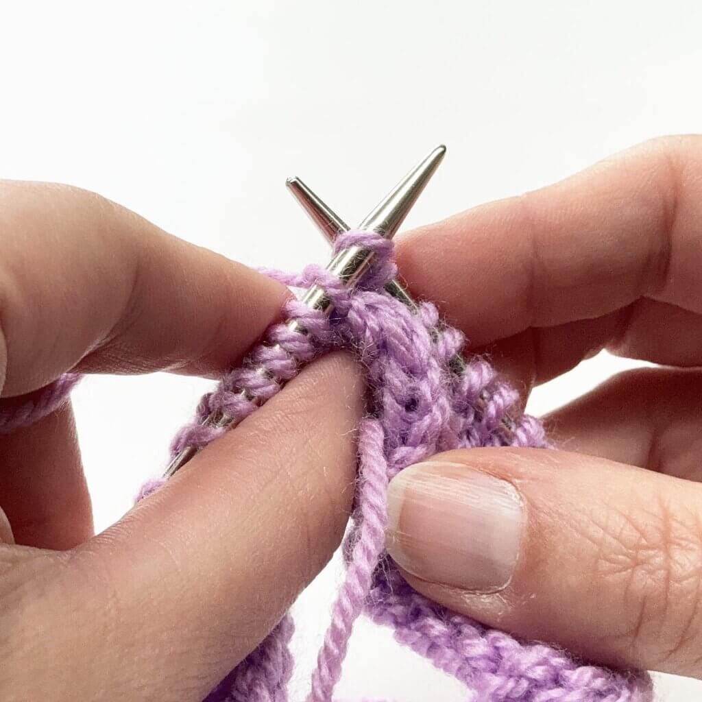 stitch pattern - working a Vikkel braid in the round - La Visch Designs