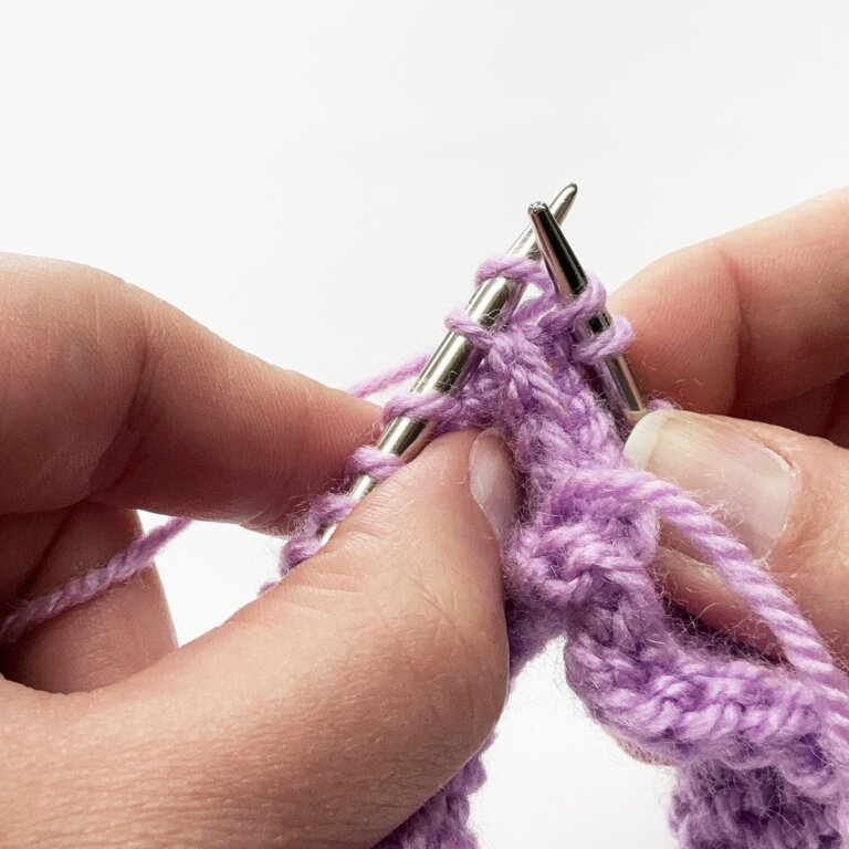stitch pattern - working a Vikkel braid in the round - La Visch Designs