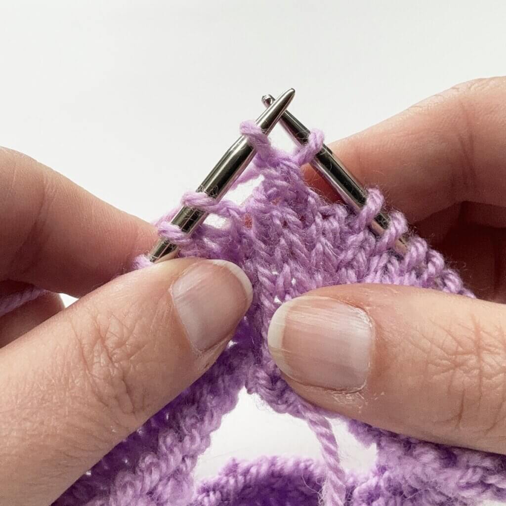 stitch pattern - working a Vikkel braid in the round - La Visch Designs