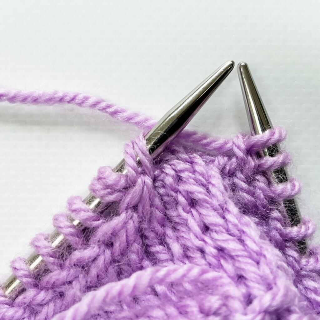 stitch pattern - working a Vikkel braid in the round - La Visch Designs