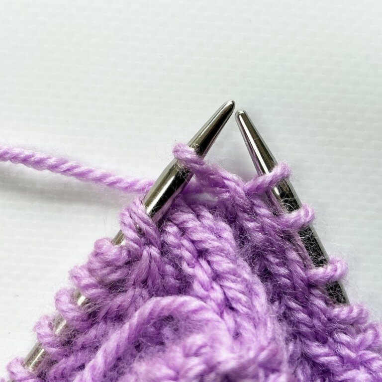 stitch pattern - working a Vikkel braid in the round - La Visch Designs