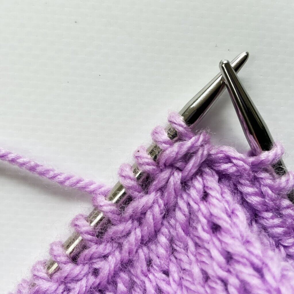 stitch pattern - working a Vikkel braid in the round - La Visch Designs