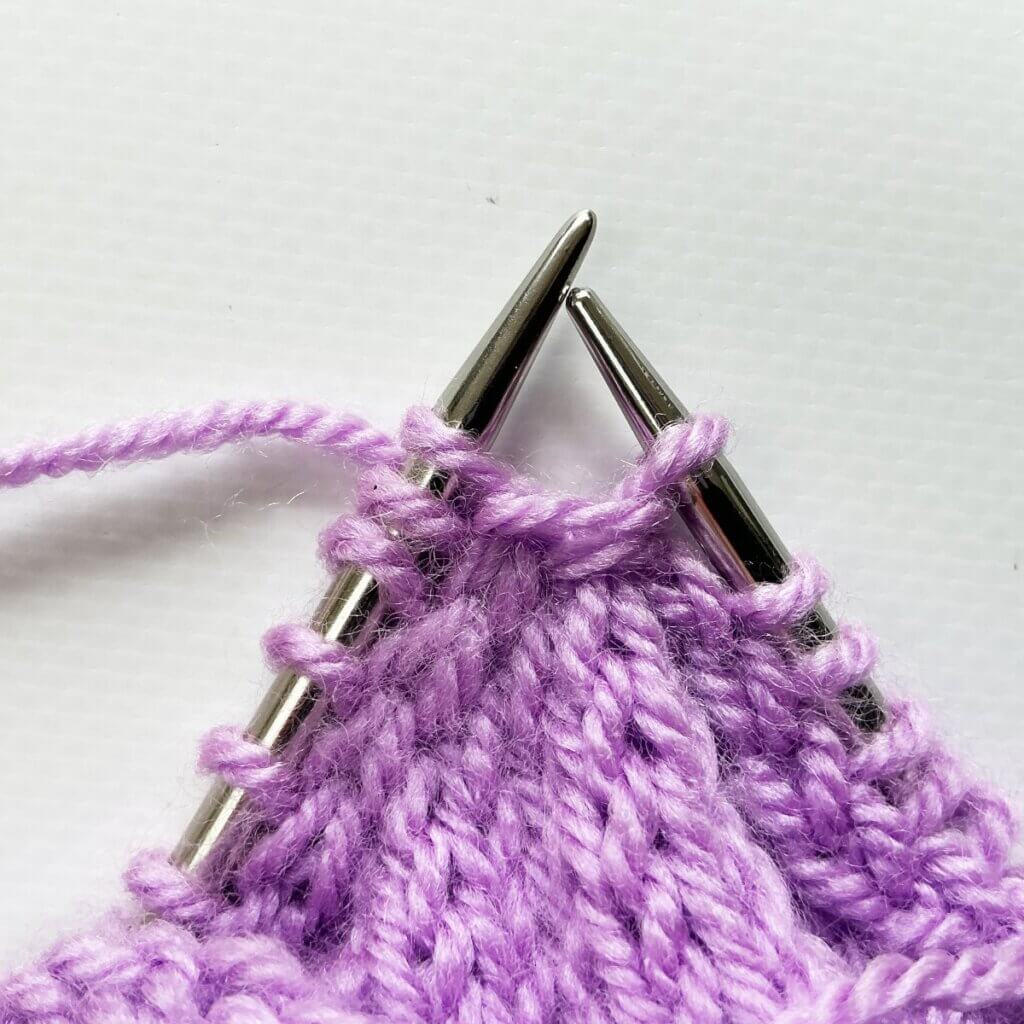 stitch pattern - working a Vikkel braid in the round - La Visch Designs