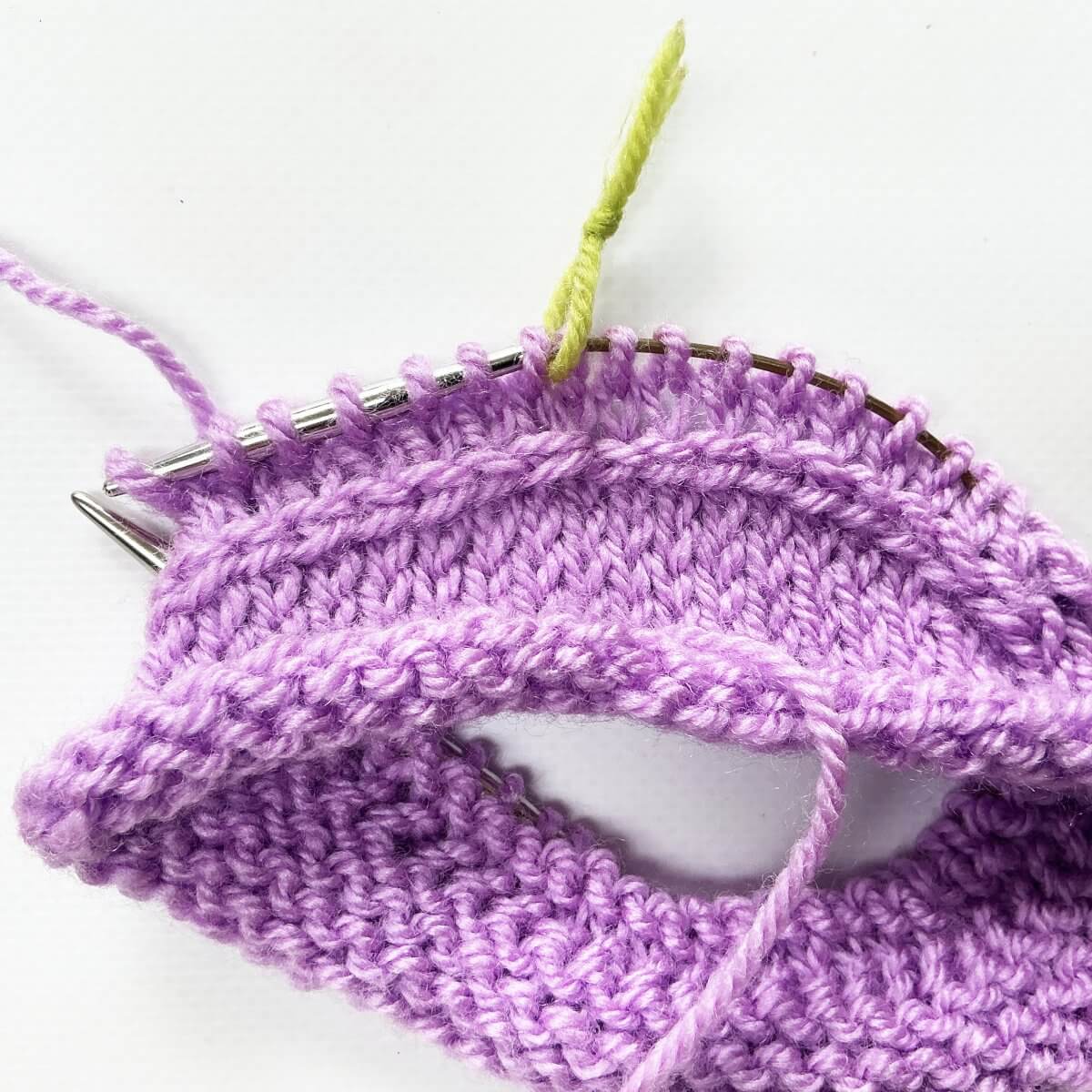 stitch pattern - working a Vikkel braid in the round - La Visch Designs